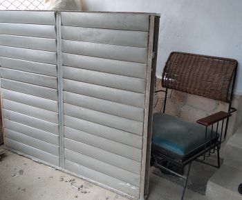 📢 Ventana de alumio con persianas de aluminio estilo Miami