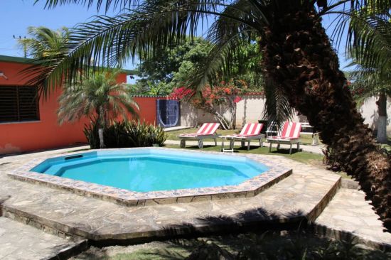 📢 Casa de alquiler en la playa. Alojamiento con piscina y ranchón.