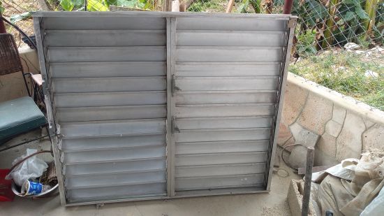 📢 Ventana de alumio con persianas de aluminio estilo Miami